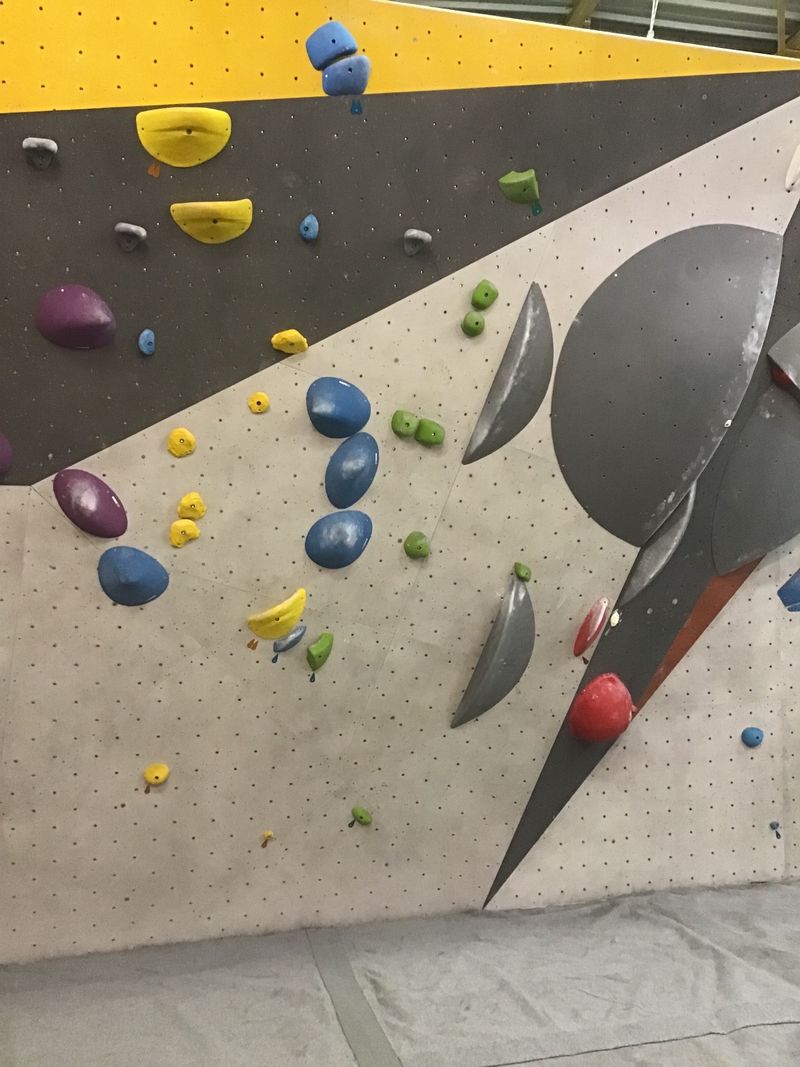 How to start boulder problems? : r/climbergirls