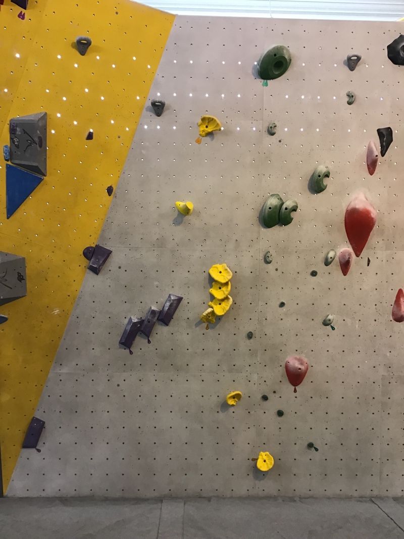 How to start boulder problems? : r/climbergirls